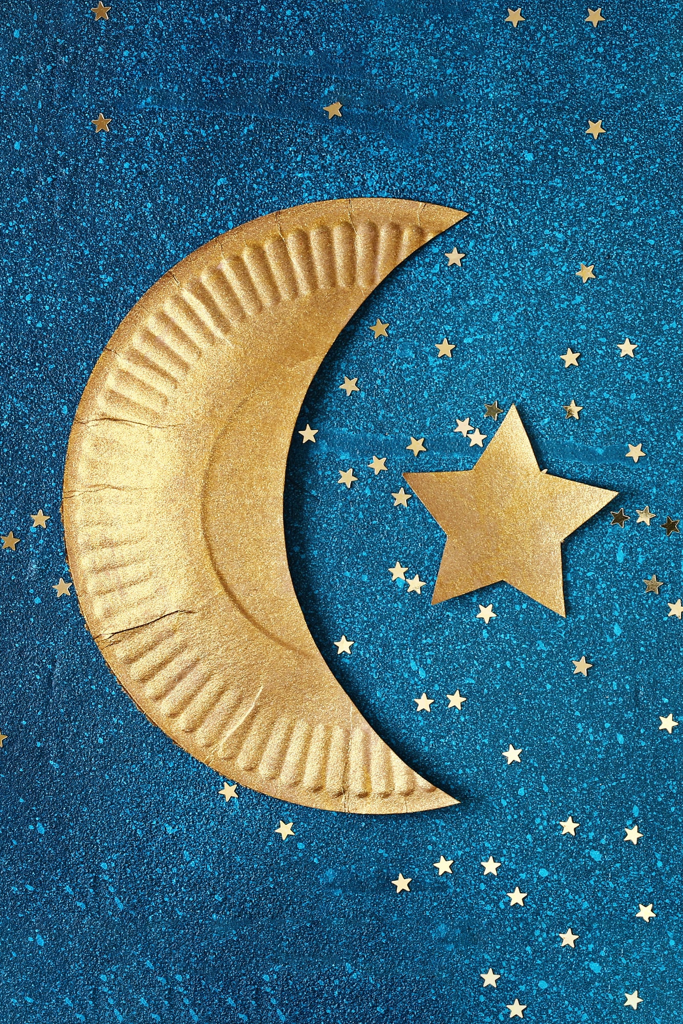 How to Make a Paper Plate Crescent Ramadan Decoration with Kids - In ...